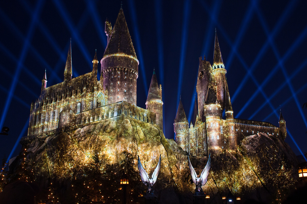 The Nighttime Lights at Hogwarts Castle | Universal's Islands of Adventure